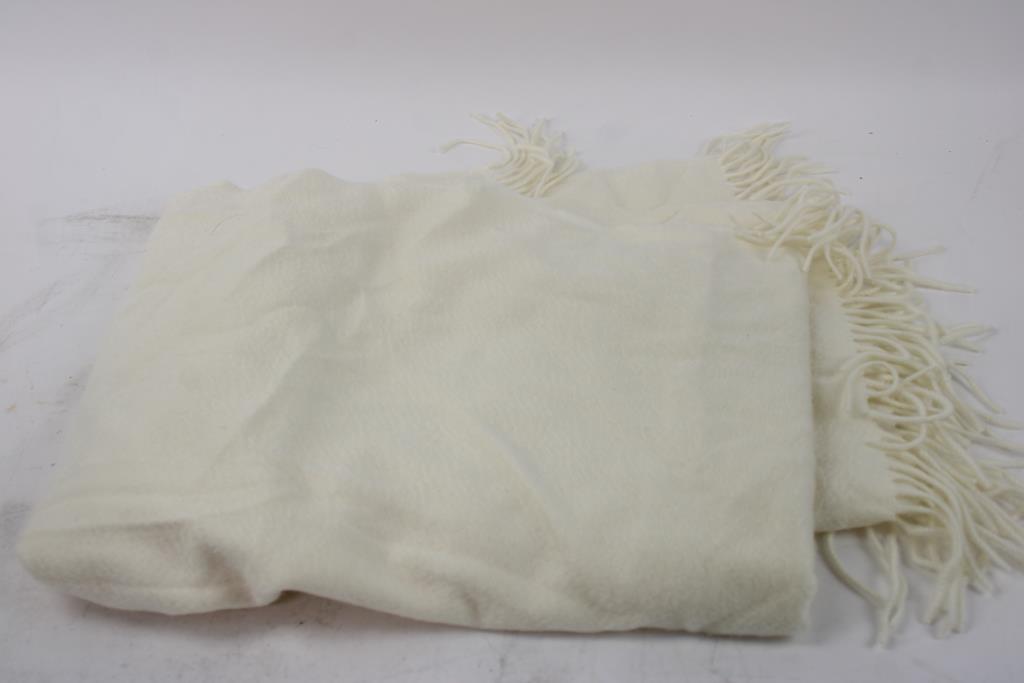 Brooks Brothers Cashmere Women's Ruana, One Size, White | Property Room