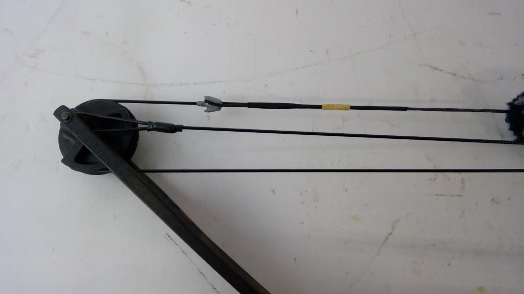 Browning Camo Badger Compound Bow With Soft Case | Property Room