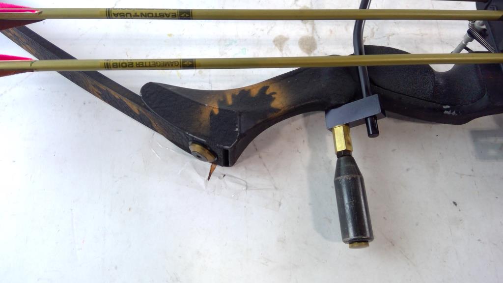 Browning Camo Badger Compound Bow With Soft Case | Property Room