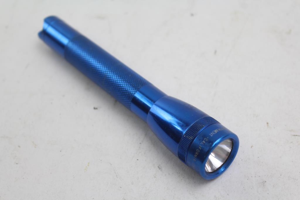 Buck Tool 360 & Mini Mag-Lite Flashlight In Case; 2 Pieces | Property Room