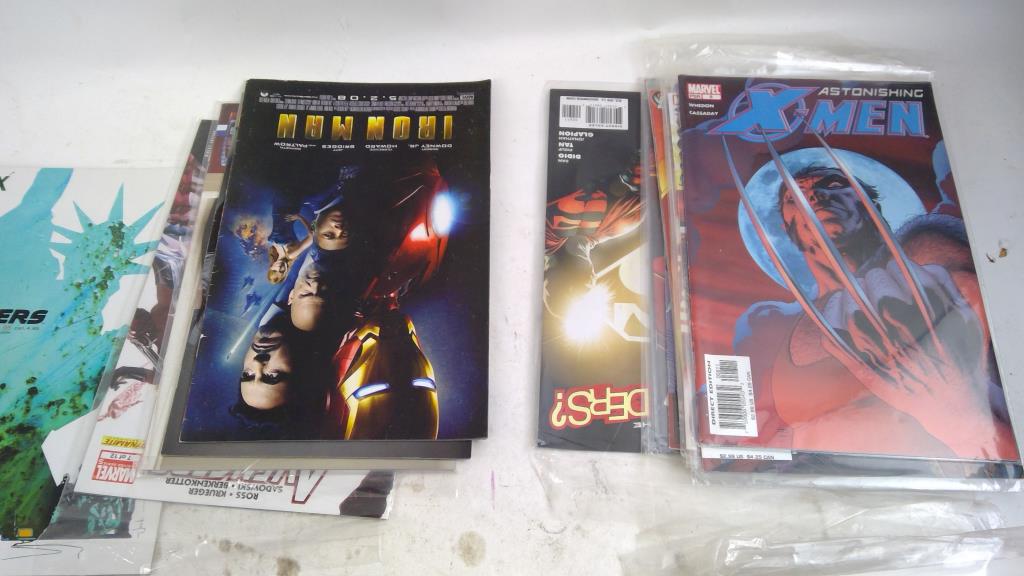 Bulk Comics 10+ Pieces | Property Room