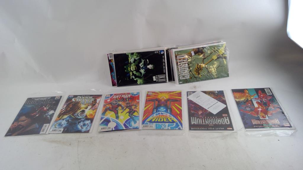Bulk Comics 18 Pieces | Property Room