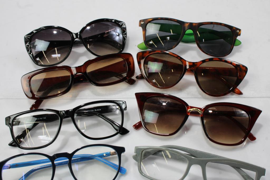 Bulk Glasses Lot, 16 Pieces | Property Room