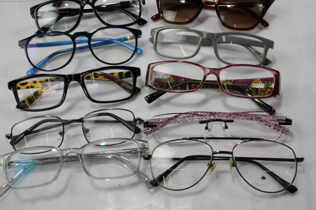 Bulk Glasses Lot, 16 Pieces | Property Room