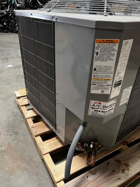 Carrier AC Condenser Model CH16NA030-B | Property Room