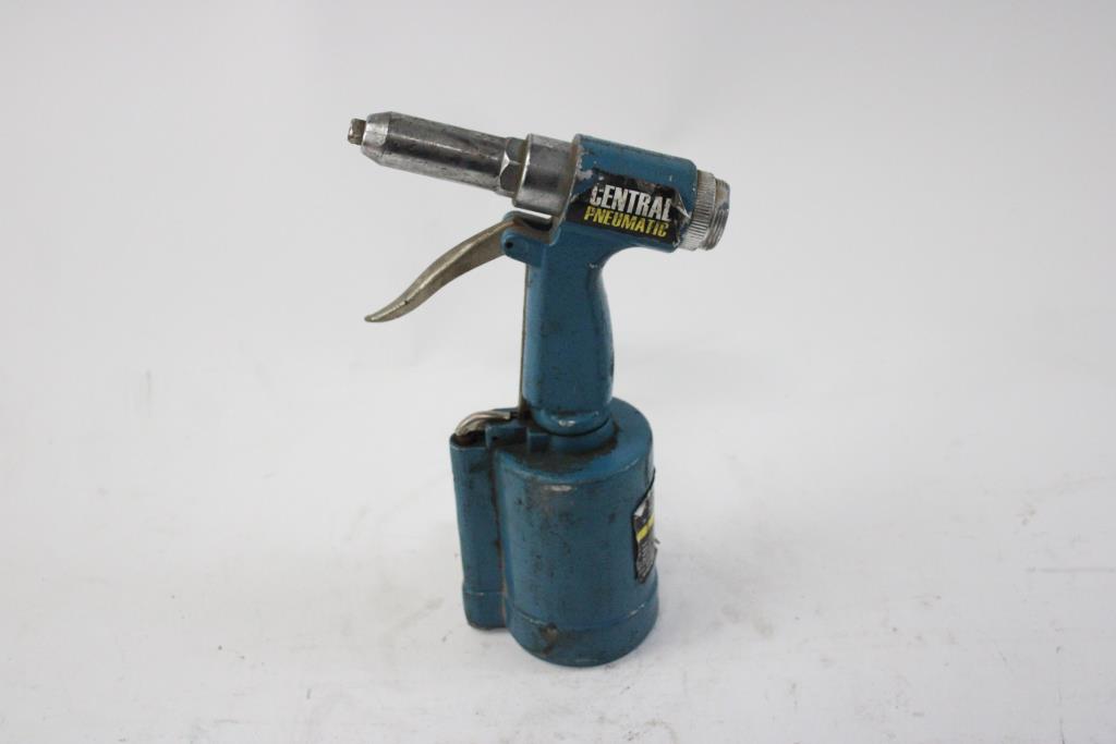 Central Pneumatic 3/16' Air Hydraulic Riveter | Property Room