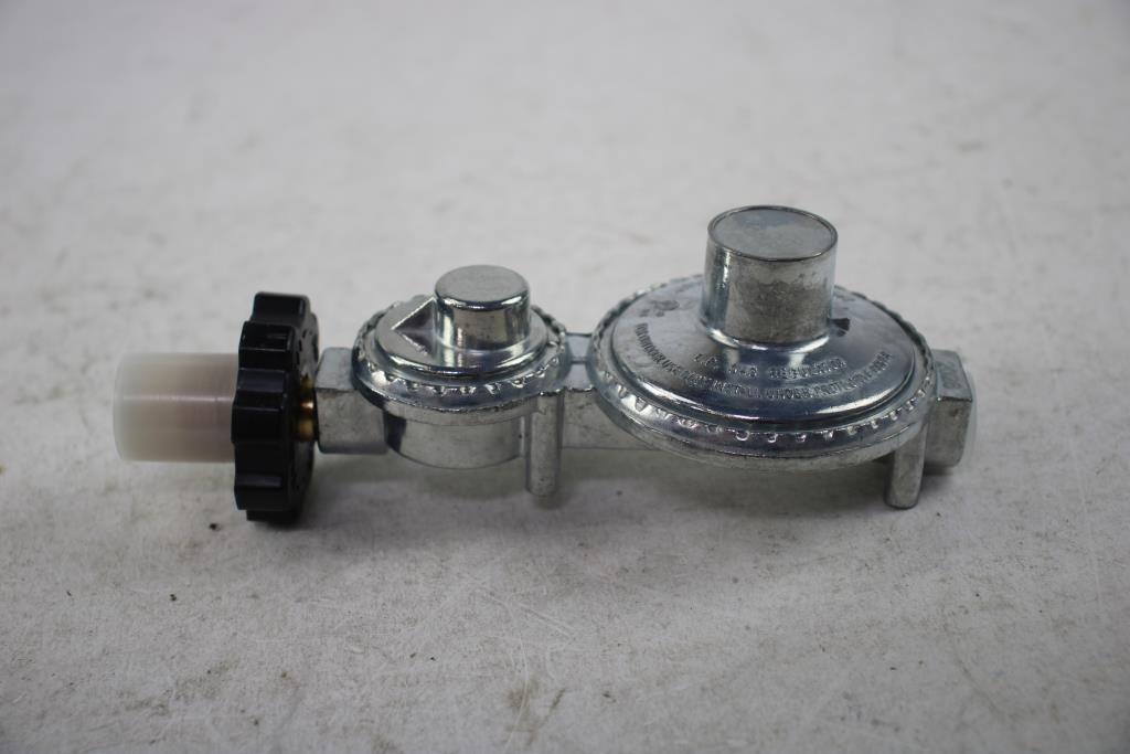 Char-Broil Dual Stage Propane 9398 | Property Room