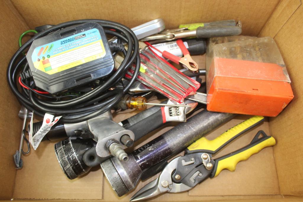 Chicago Electric Electronic Onboard Battery Charger/Maintainer And ...