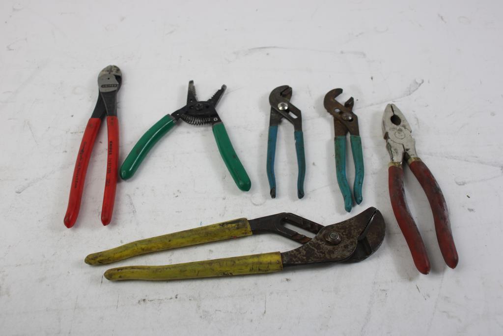 CLC Tech Gear Toolbag With Misc Tools, 5+ Pieces | Property Room