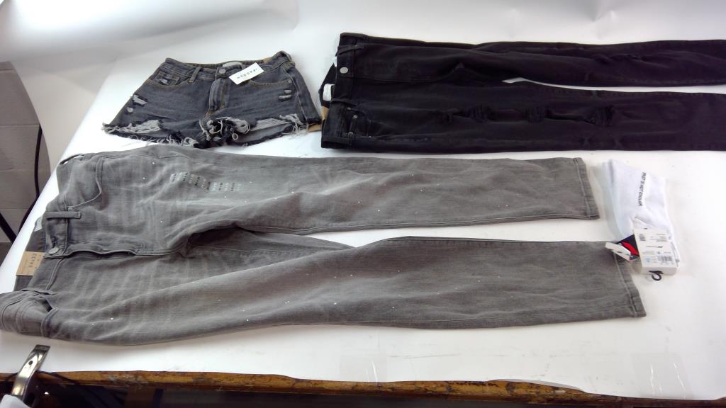 Clothing Lot, 4+ Pieces | Property Room