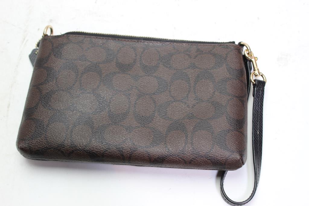 Coach Clutch | Property Room