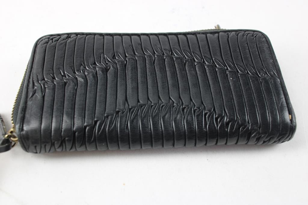 Coach Hand Wallet | Property Room