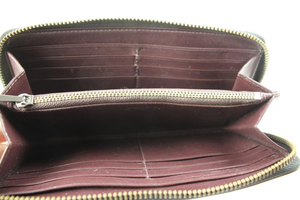 Coach Hand Wallet | Property Room