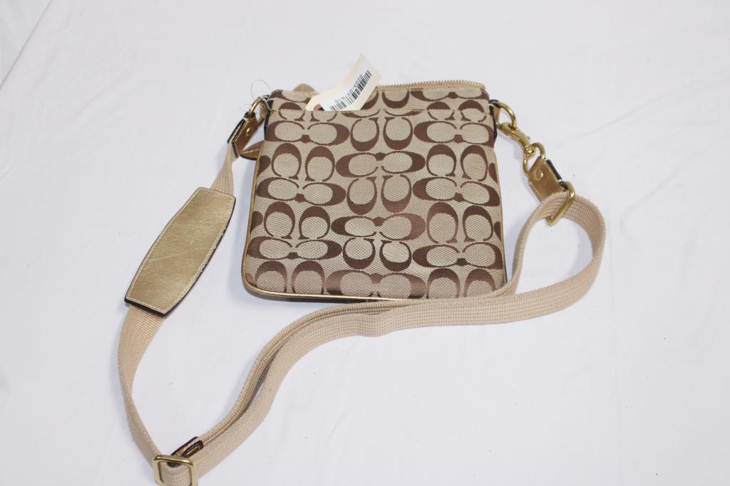 Coach Penelope Swingpack Purse J0849-42190 | Property Room