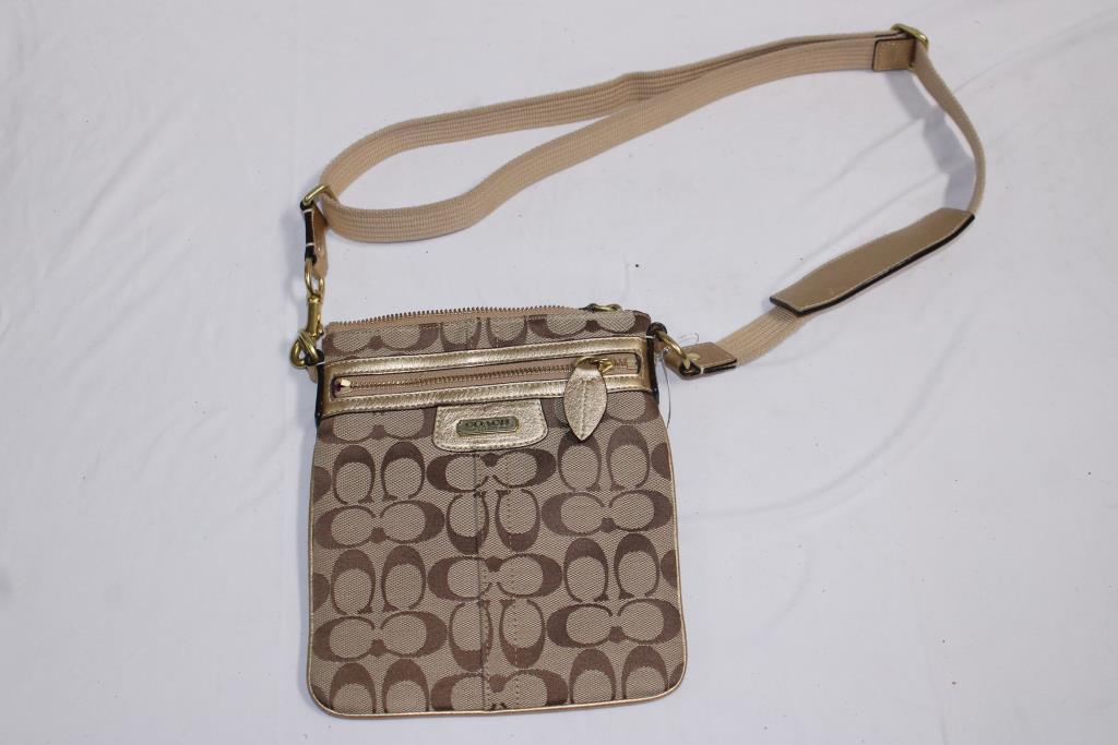 Coach Penelope Swingpack Purse J0849-42190 | Property Room