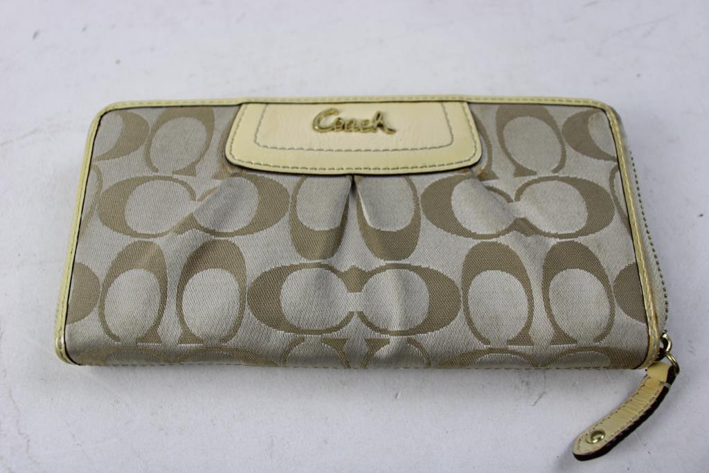 Coach Signature Accordion Wallet | Property Room