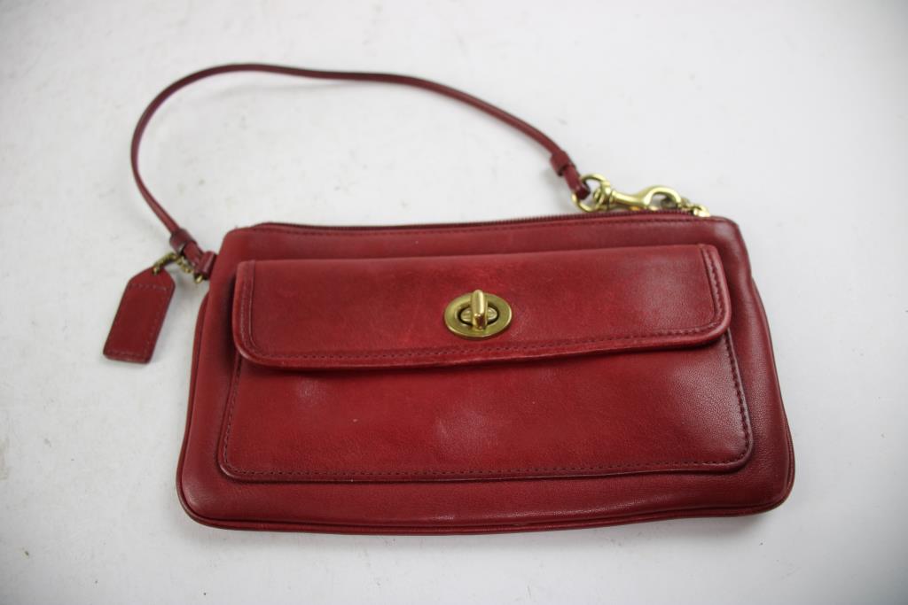 Coach Velvet Leather Hand Zipper Wallet | Property Room