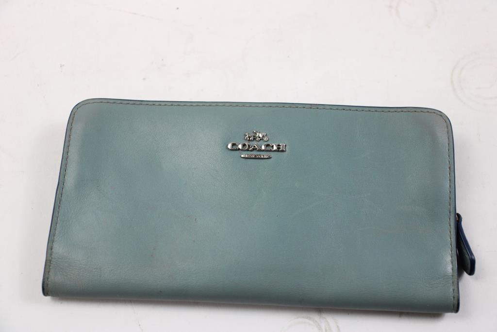 Coach Wallet | Property Room