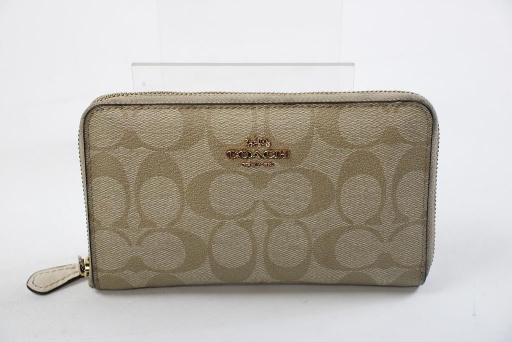 Coach Wallet | Property Room