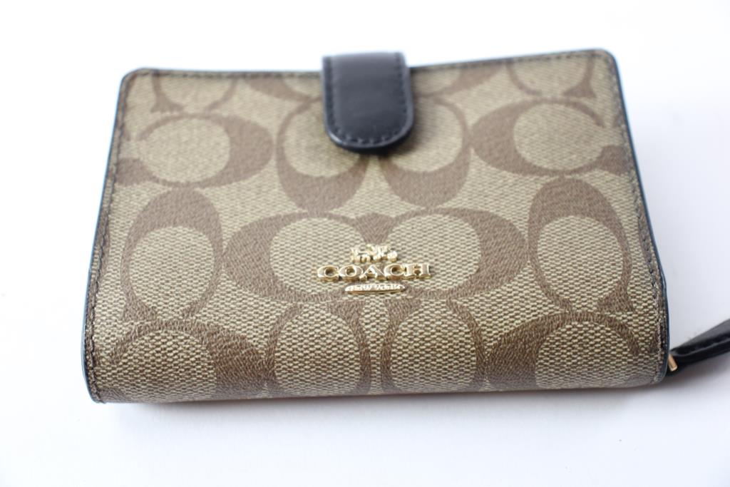 Coach Wallet | Property Room