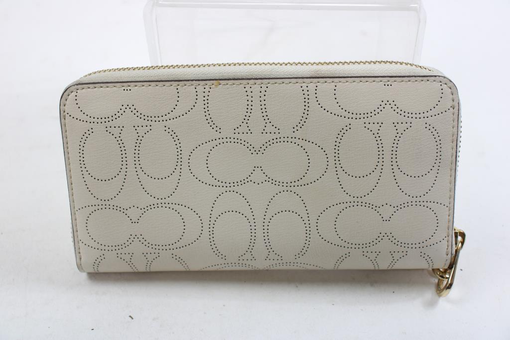 Coach Wallet | Property Room