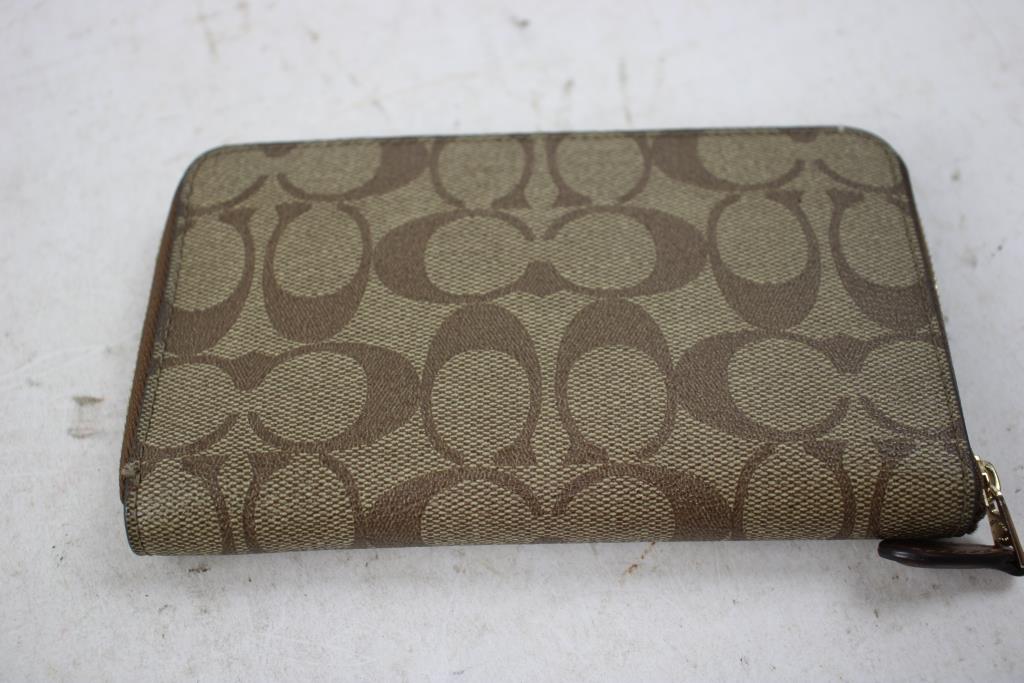 Coach, Wallet | Property Room