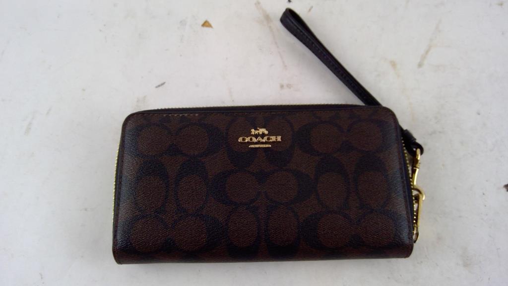 Coach Wallet | Property Room