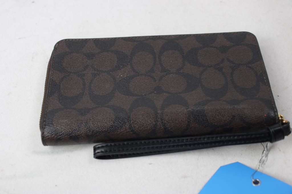 Coach Wallet | Property Room