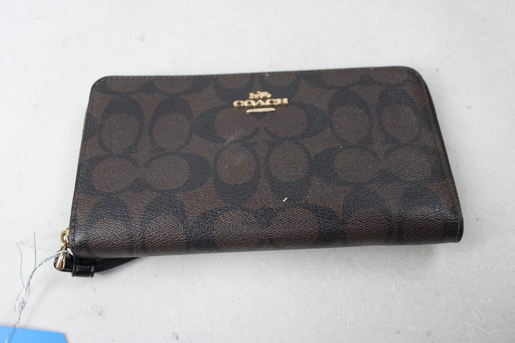 Coach Wallet | Property Room