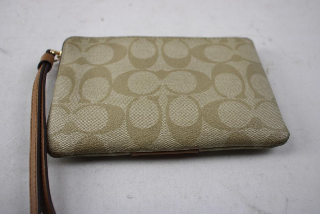 Coach Zipper Hand Wallet | Property Room