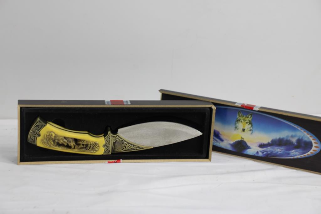 Collectible Wolf Handle Buck Style Knife Etched Blade Design With Box ...
