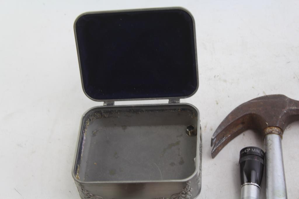 Craftsman Evolv Multi-tool, Mini Maglite And More, 8 Pieces | Property Room