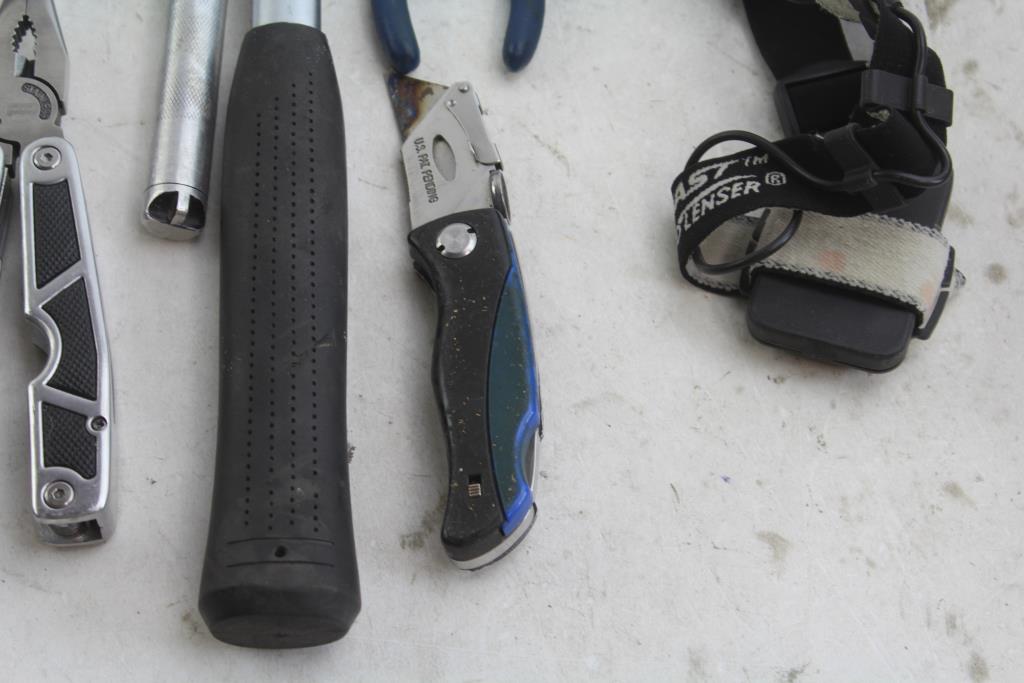 Craftsman Evolv Multi-tool, Mini Maglite And More, 8 Pieces | Property Room