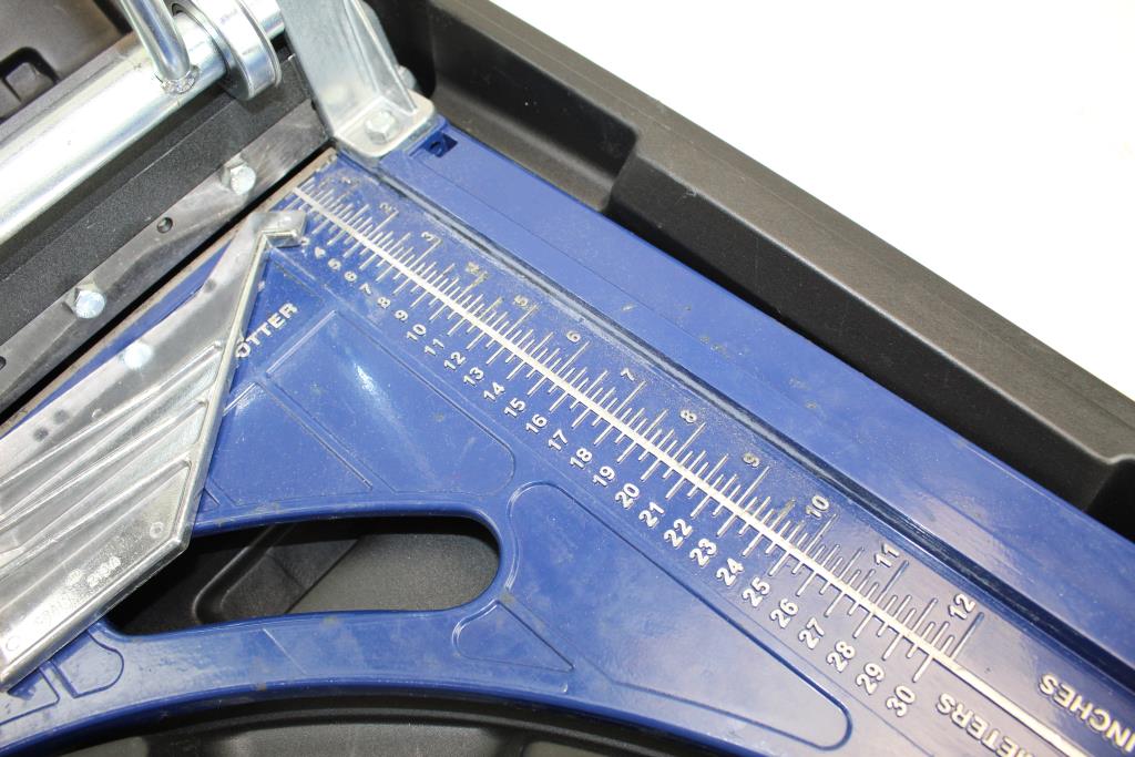 Crain Vinyl Tile Cutter In Case | Property Room