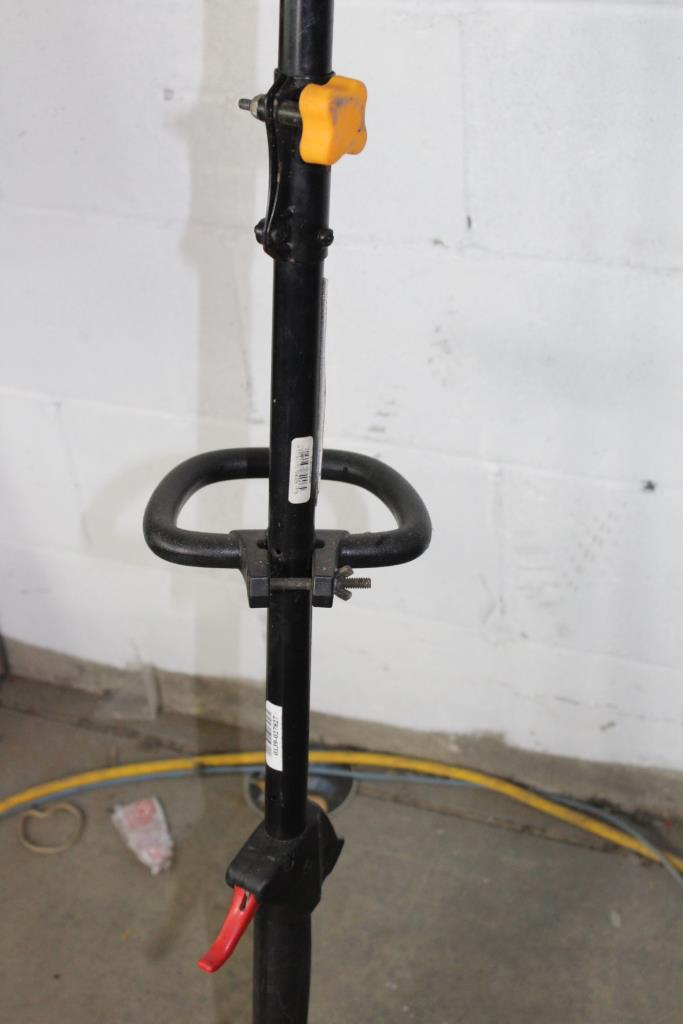 Cub Cadet CC2020 17" Trimmer | Property Room