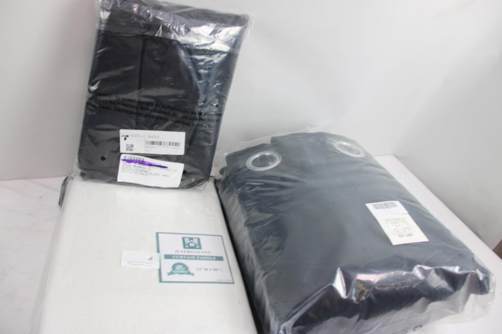 Curtain And Packing Cube Lot, 3 Pieces | Property Room