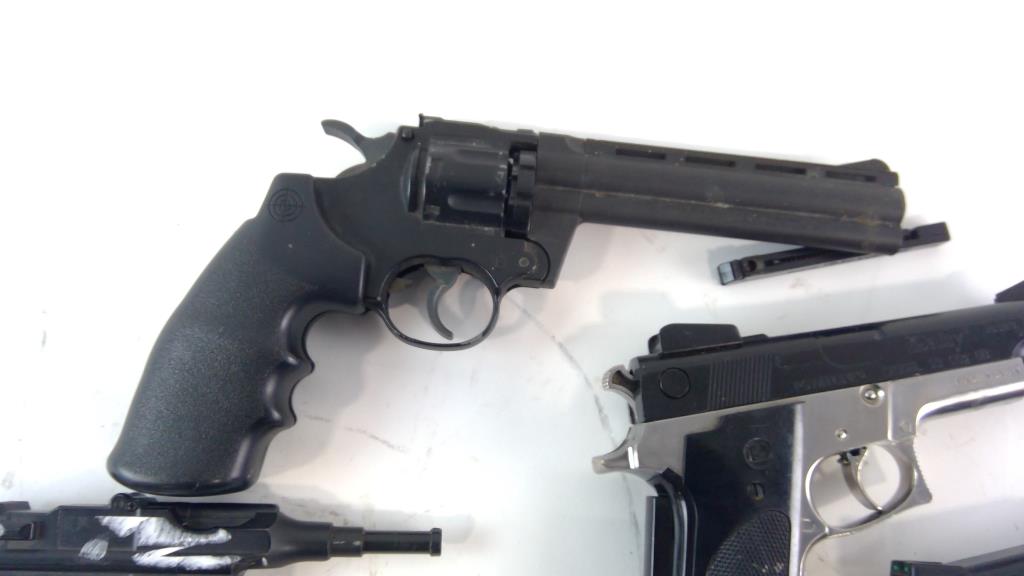 Daisy Airsoft Gun And More, 4 Pieces | Property Room