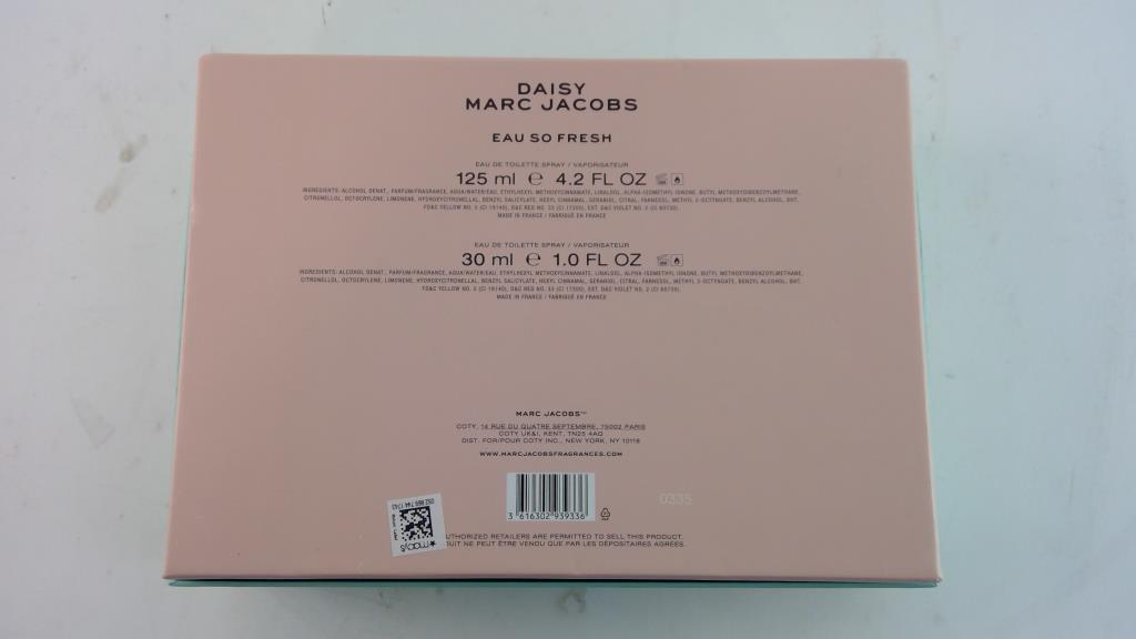 Daisy Marc Jacobs Eau So Fresh Gift Box | Property Room
