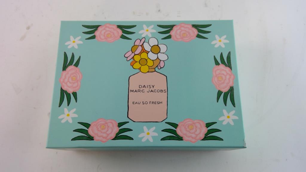 Daisy Marc Jacobs Eau So Fresh Gift Box | Property Room