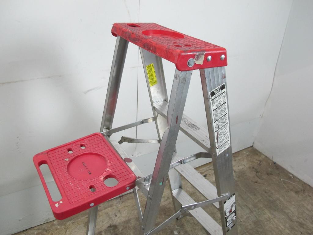 Davidson Step Ladder ***FLORIDA APPT ONLY*** | Property Room