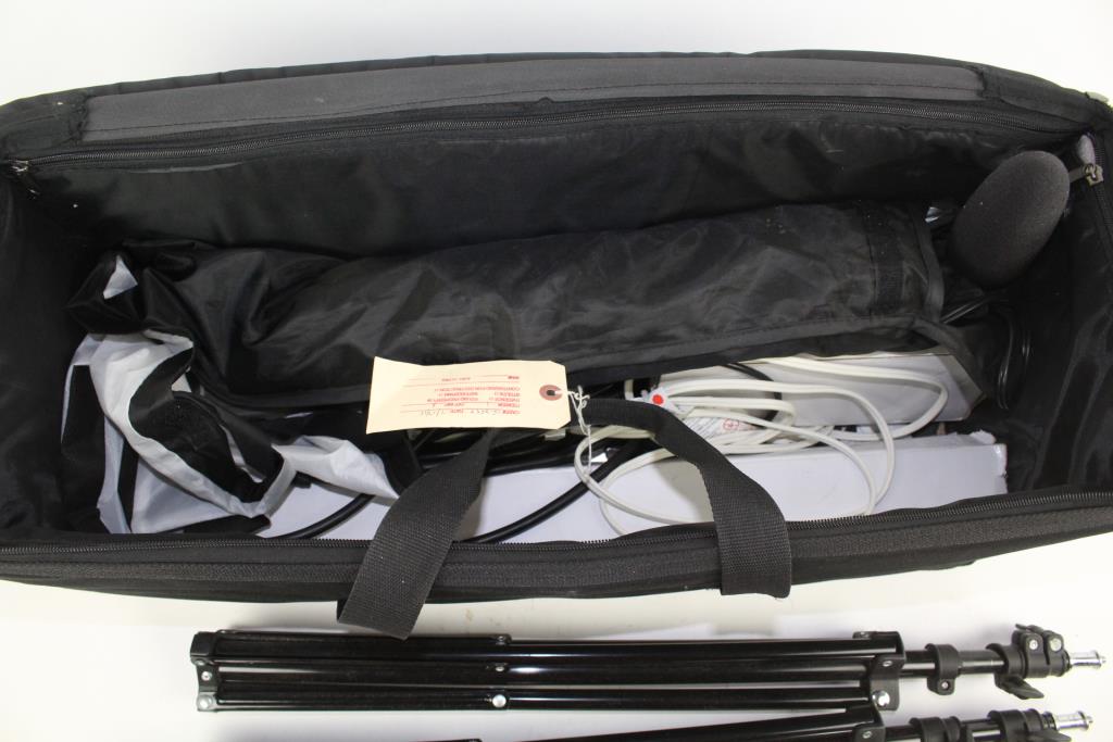 Dayflo EZ Lite Lighting Kit With Case. 7 Pieces | Property Room