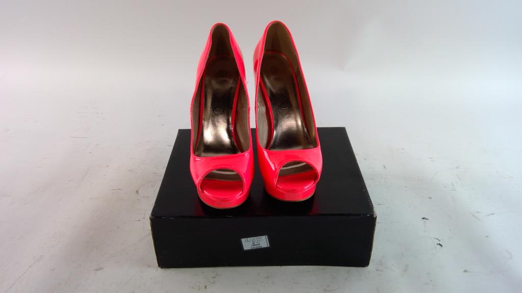 Deb Women's Heals, Size 8 1/2 | Property Room