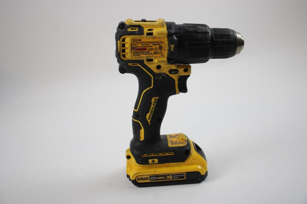 DeWal DCD709 Cordless Hammerdrill / Drill Driver | Property Room