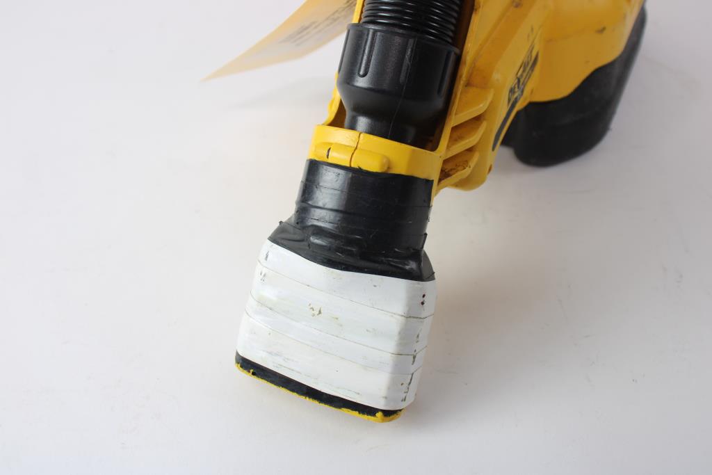 DeWalt 1/2 Gallon Cordless Wet/Dry Vacuum Type 1, DCV517 | Property Room