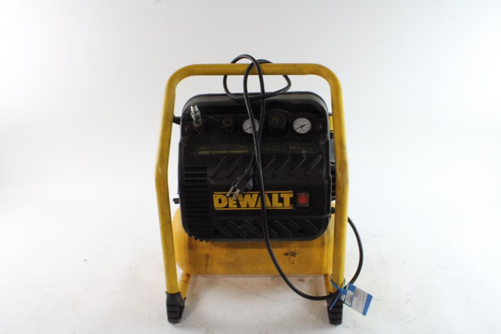 DeWalt 2.5 Gallon 200 PSI Compressor | Property Room