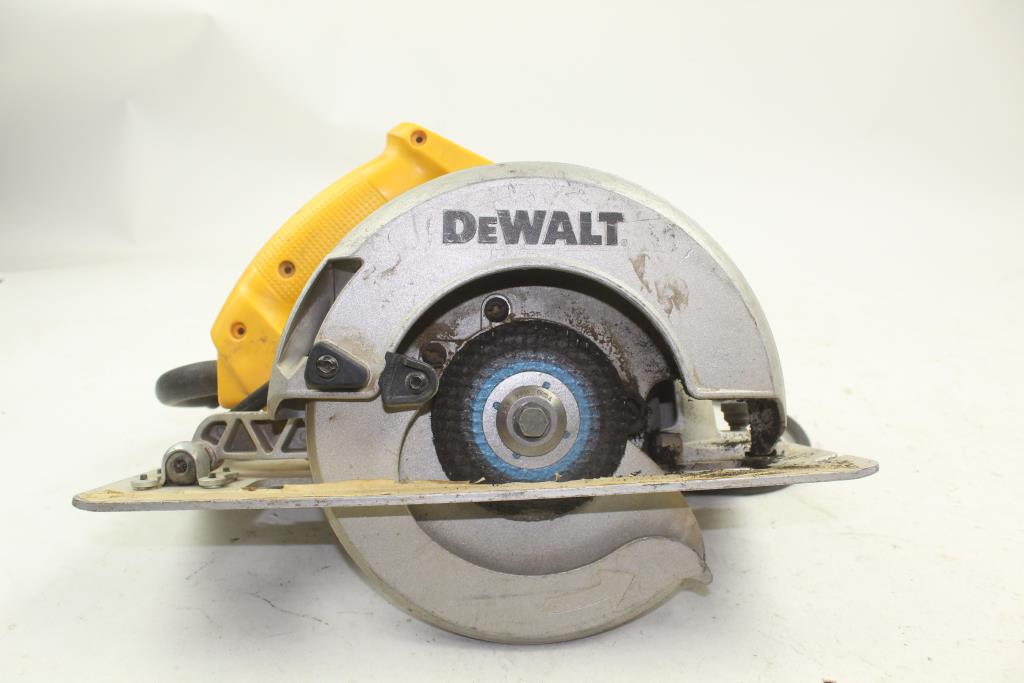DeWalt 7-1/4 Inch Circular Saw Model DW364 | Property Room