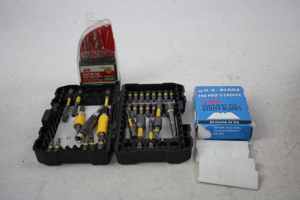 DeWalt Bag With Screwdriver, Bits, And More | Property Room