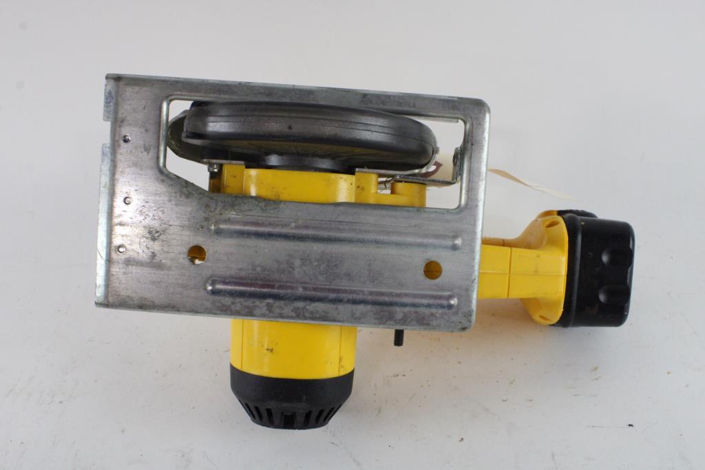 DeWalt Cordless 5 3/8" Trim Saw With Battery | Property Room