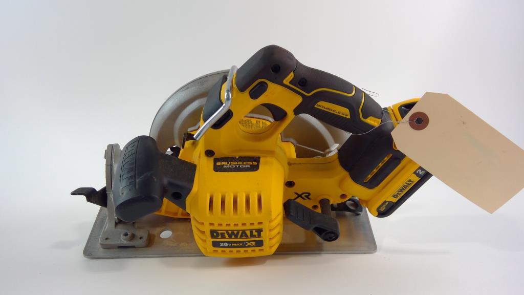 DeWalt Cordless Circular Saw | Property Room