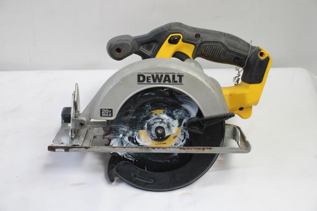 DeWalt Cordless Circular Saw | Property Room